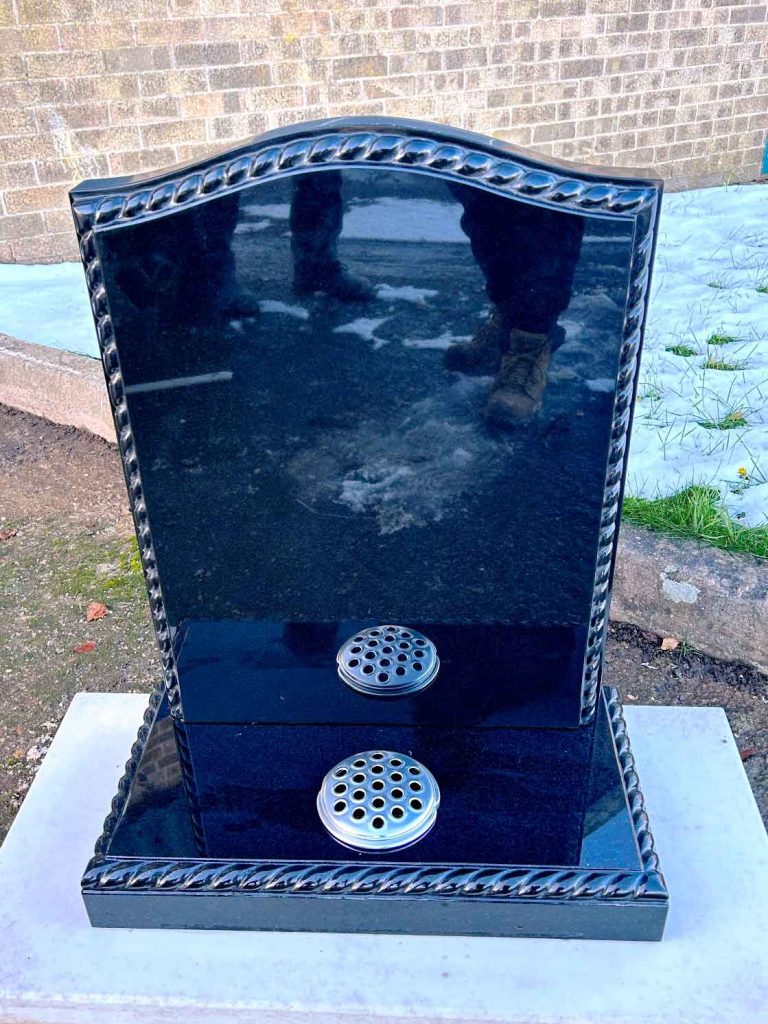 Memorial Masons - Lincolnshire Memorials - UK Memorials